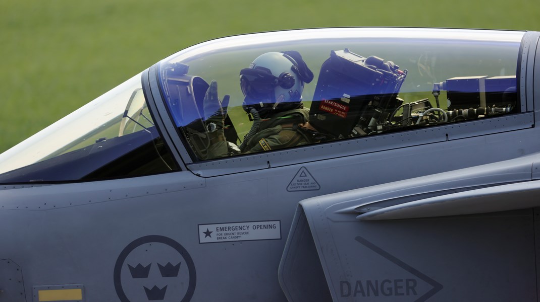 Slanta upp – annars kommer Försvarsmakten att stå utan piloter - Altinget