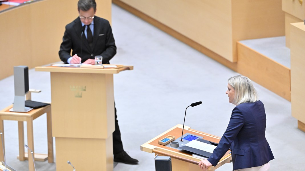 Se sändningen i efterhand: Partiledarna drabbar samman i riksdagen ...
